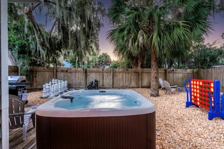 Pet-friendly Escape | Hot Tub + Game Room Fun - Wilmington Island, GA