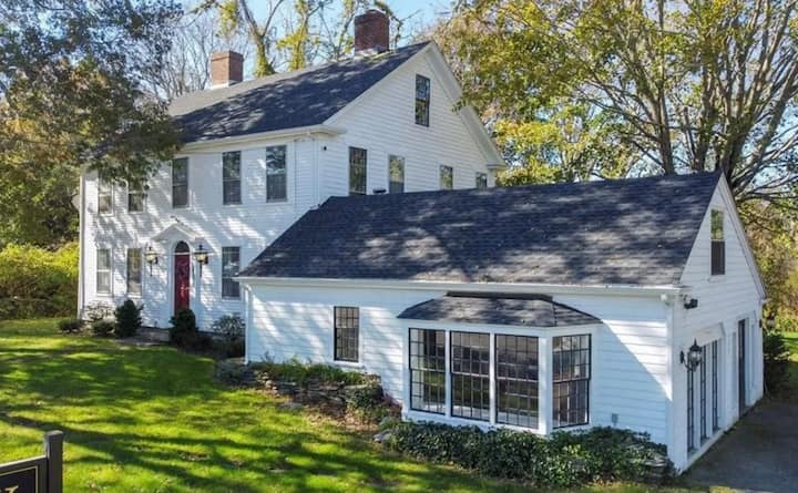 Family Getaway Bridal Gathering Retreat 14 - Bristol, RI