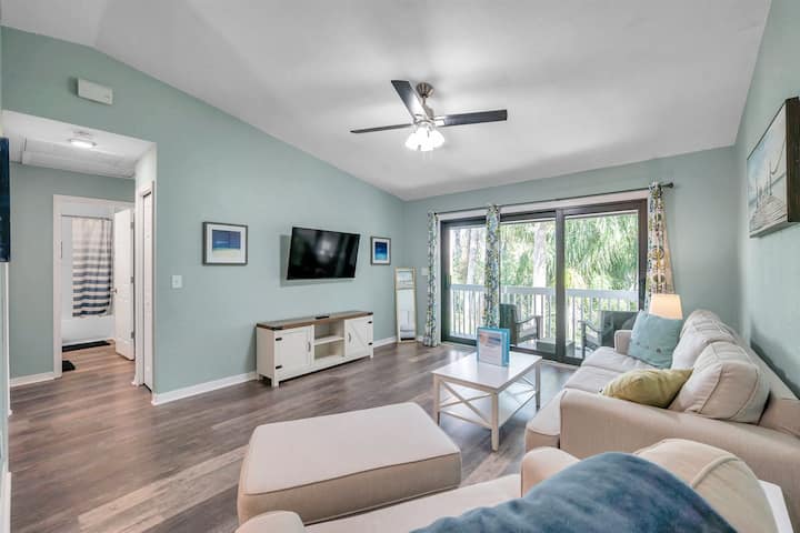 Crystal Beach Pier- Sunsets, Bikes, Beach Gear - Palm Harbor, FL