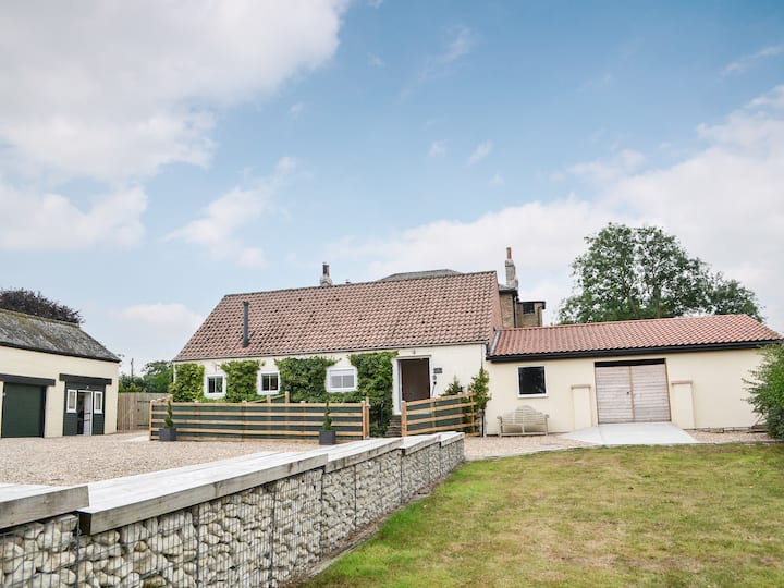 The Hen House - Uk38436 - Driffield