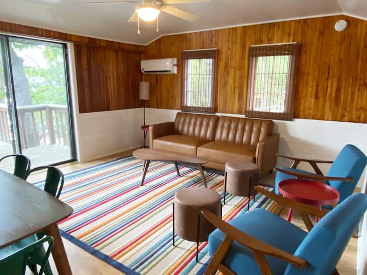 Lakeside Cabin With Pool, No-wake Cove, Kayaks! - Camdenton, MO