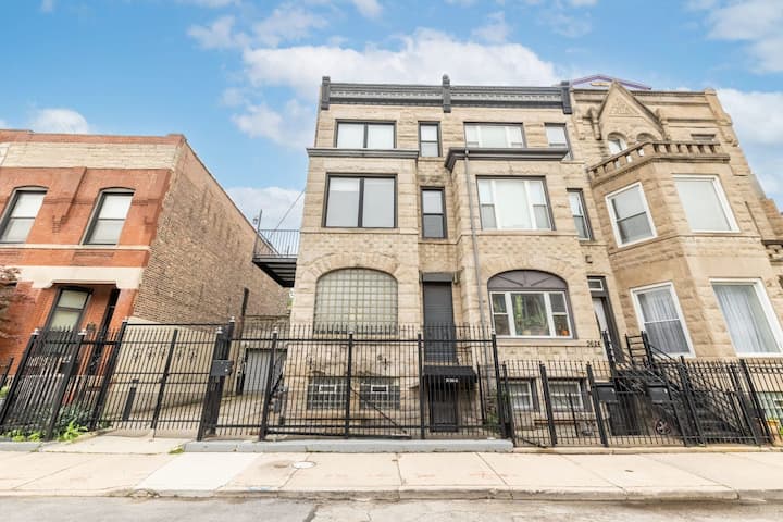 Modern 4 Bedroom Greystone | White Sox - Chicago, IL