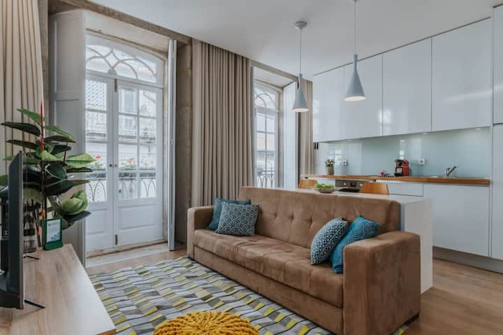 Poetry Luxury House, With A/c Downtown Near Metro - Vilar de Andorinho