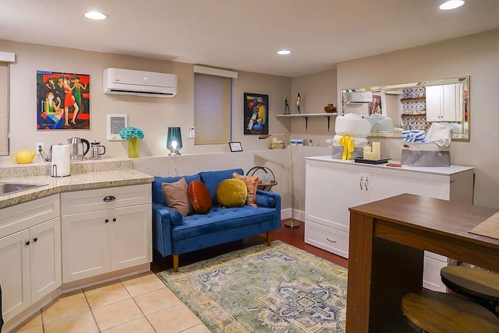 Perfectly Darling Downstairs Studio With Amenities - Salt Lake City, UT