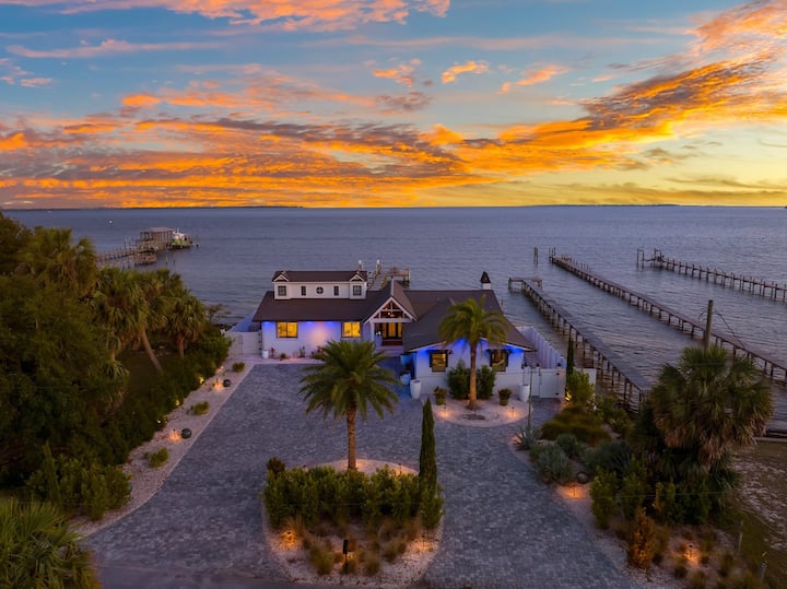 Waterfront Sunsets~ Private Dock ~ Heated Pool - Panama City, FL