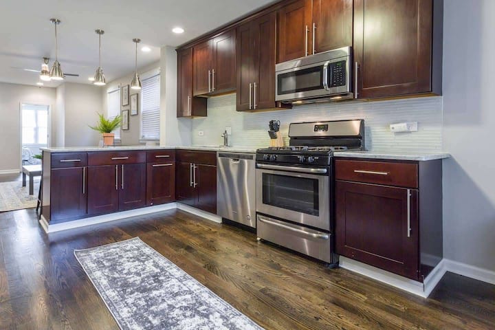 4/2 Home + Foosball Table | Near Wrigley - Loyola - Chicago