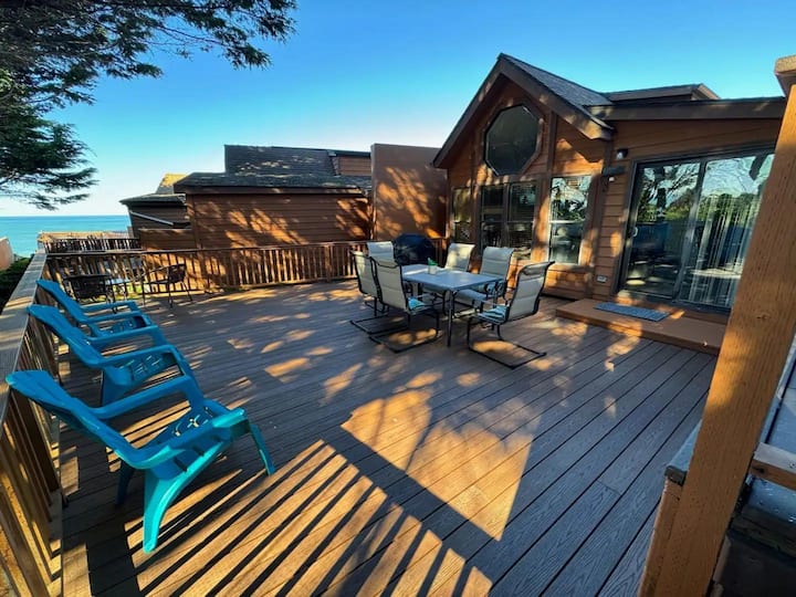 Ocean Cabin 19 With Jacuzzi And Spacious Deck - Smith River, CA