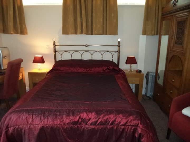 Comfort Double Room Ensuite With Shower At Britten - Lowestoft