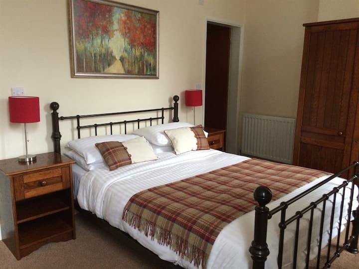 Standard Double Ensuite At The Eagles Hotel - Betws-y-Coed