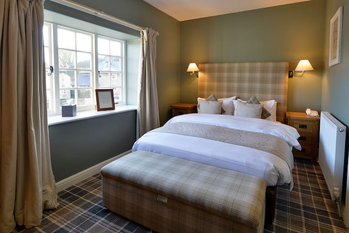 Superior Double Room Ensuite At The Fairfax Arms - Helmsley