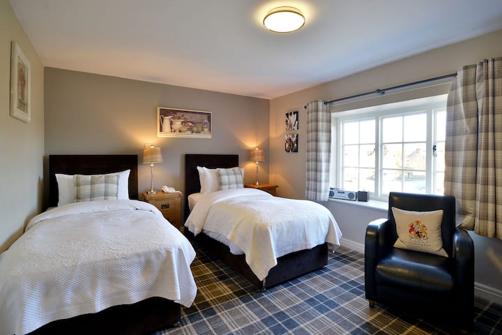 Superior Twin Room Ensuite At The Fairfax Arms - Helmsley