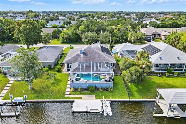 Family Canal Retreat W/ Pool, Dock & Sunset Views - Palm Coast, FL