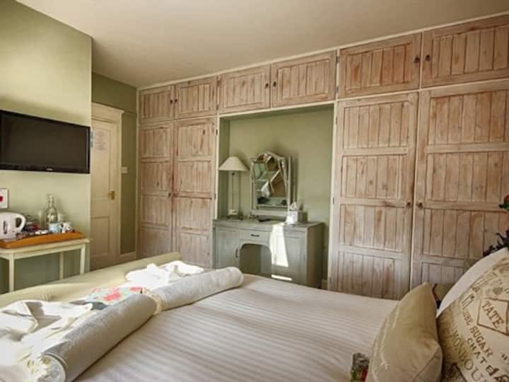 King Ensuite At Hooray Henrys Sheringham - Sheringham