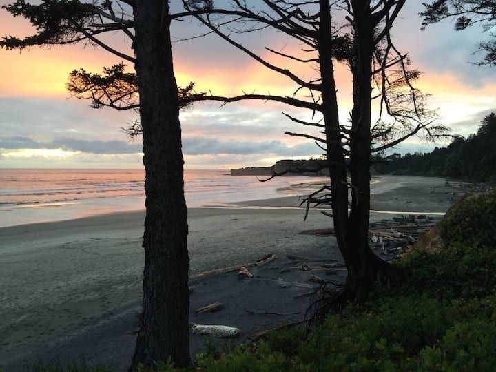 The Ramble On  Oceanfront A-frame Pet Friendly - Depoe Bay, OR