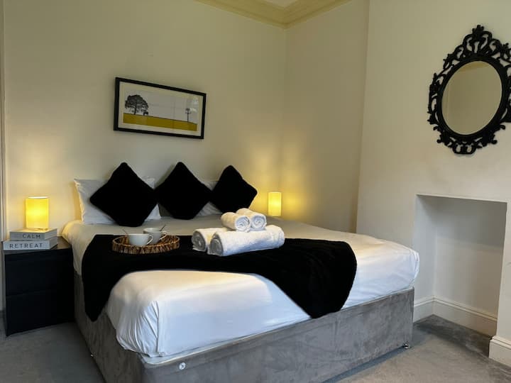 Spacious 3-bedroom Chelsea Home | 2 Baths | Quiet - Londyn