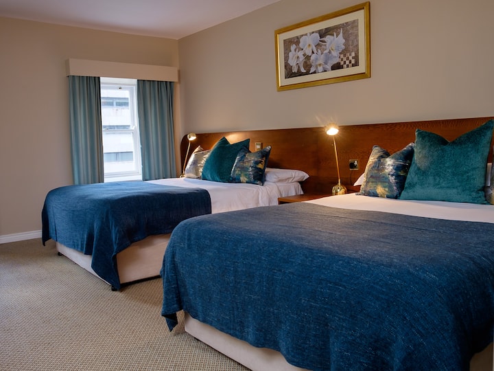 Quad Room Ensuite At Charlemont Arms Hotel - Armagh