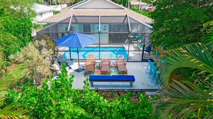 Beachy Haven 3 Bedroom Heated Pool-tiki Bar-slp 6 - Naples Park, FL
