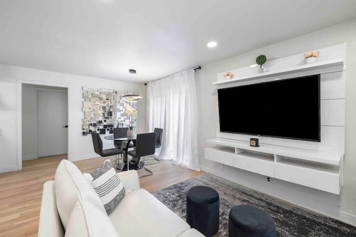 Elegant Modern 2br Escape With Secure Garage - Springfield, MO