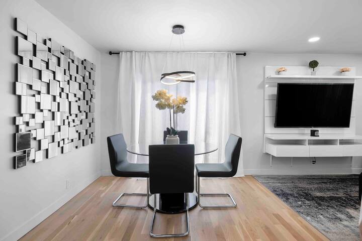 Elegant Modern 2br Escape With Secure Garage - Springfield, MO