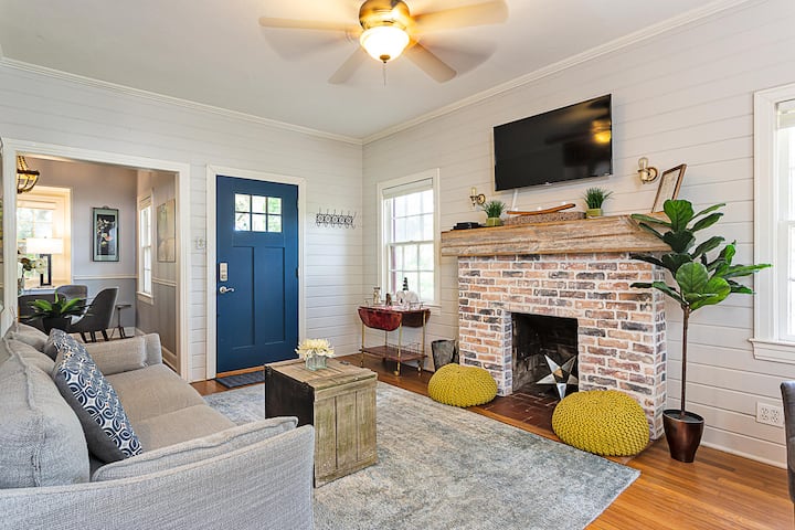 Tudor Home + Studio - Modern Bell Bottom! - Austin