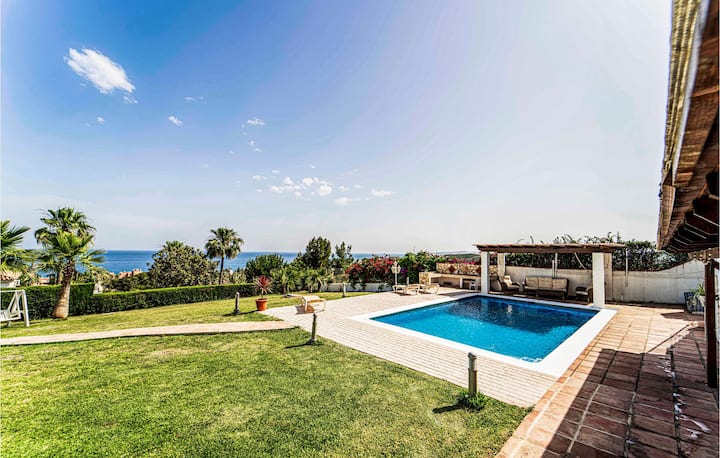 3 Bedroom Gorgeous Home In Estepona - Estepona