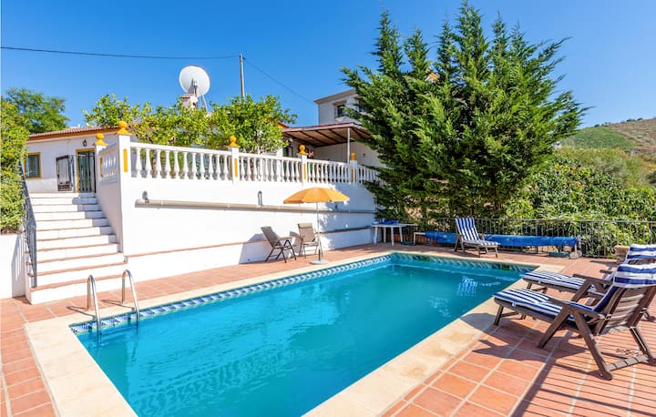Amazing Home In Iznate - Rincón de la Victoria