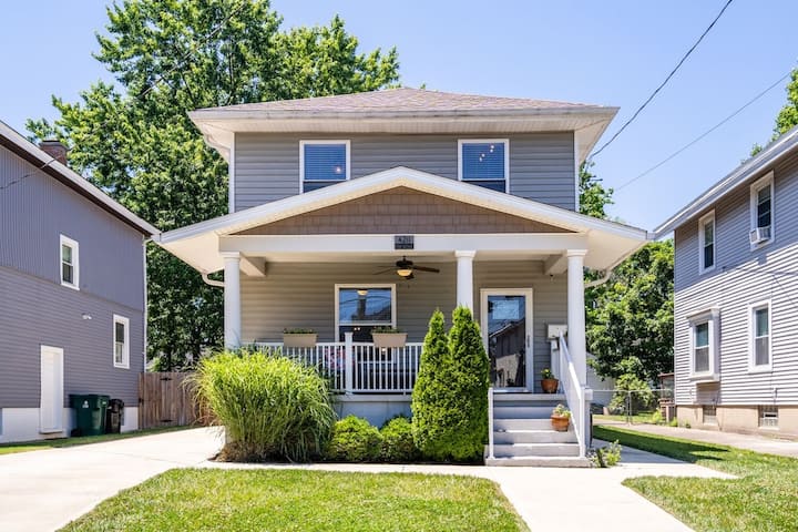 Incredible 3 Bed Oakley Square Charmer!  Enjoy Eve - Cincinnati
