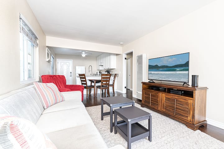 Upstairs Apartment W/ Balcony | 1 Block To Beach - Costa Mesa, CA