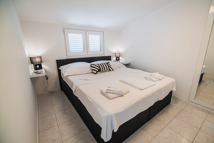 Apartment With Balcony In The Heart Of Vodice - Vodice