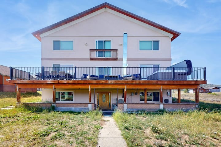 Gorgeous 5br | Mountain-view | Pool Table | Deck - Granby, CO