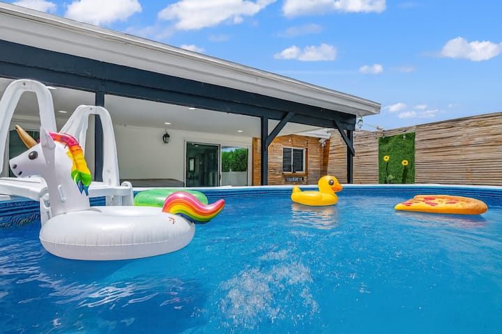 Canal Views From Pool W Bbq And Pit | Miami Escape - Kendall, FL