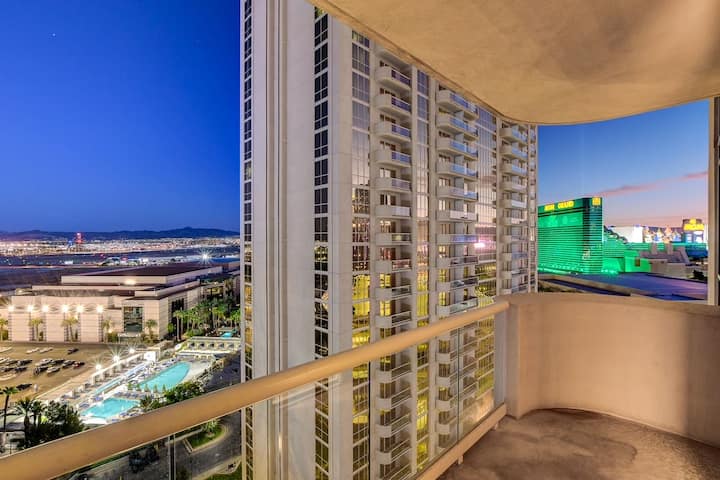 MGM Signature-16-702 1Br 2Ba Balcony Suite - Condominiums for Rent in Las Vegas, Nevada, United ...