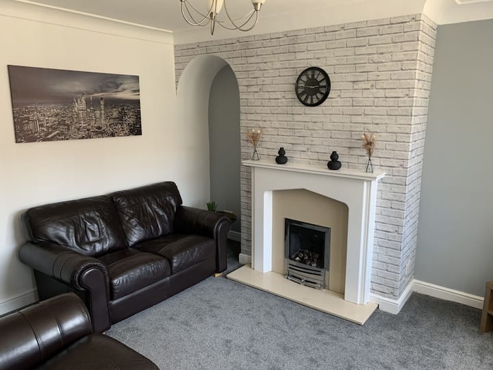 Cheerful 3 Bedroom Townhouse - Leeds