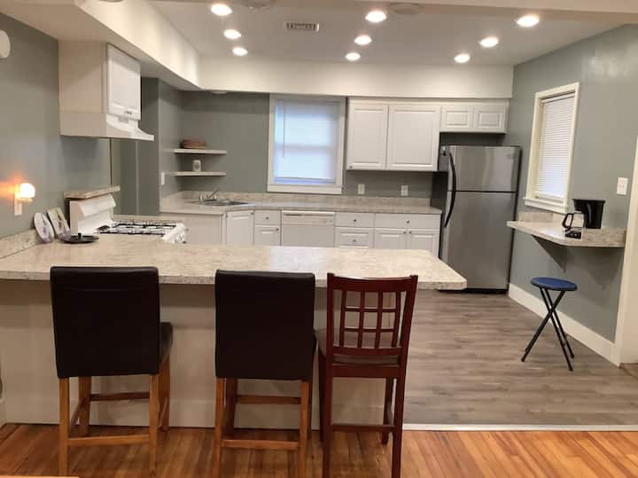 Serene Room Walk To Uhs By Guthrie-lourdes & Bu - Johnson City, NY