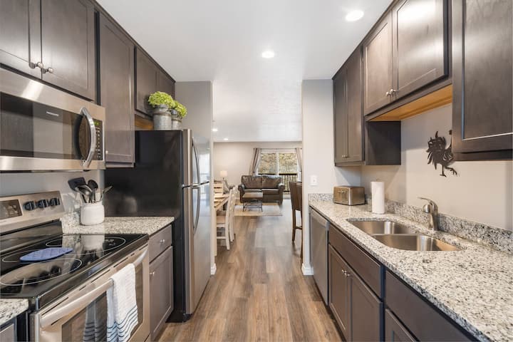 Rockwall Cottage | In The Heart Of Branson! - Branson, MO