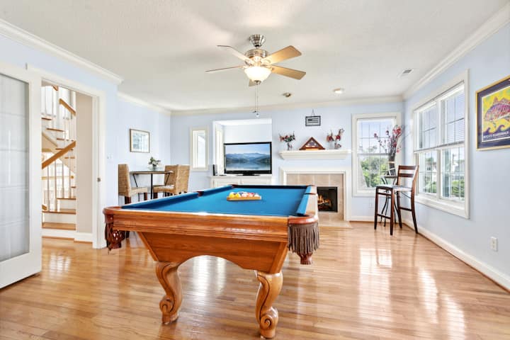 Entire Home W/ Pool, Walk To Beach - Virginia Beach, VA