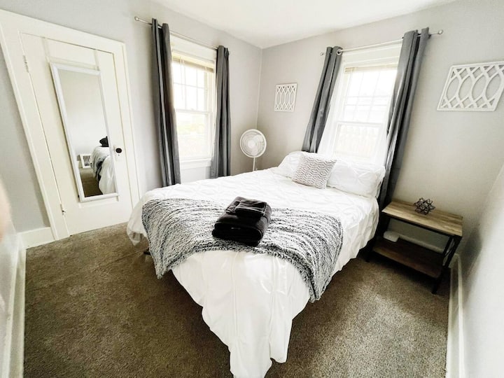 Cozy House 5 Minutes From Downtown W Free Wi-fi. - Fort Wayne, IN