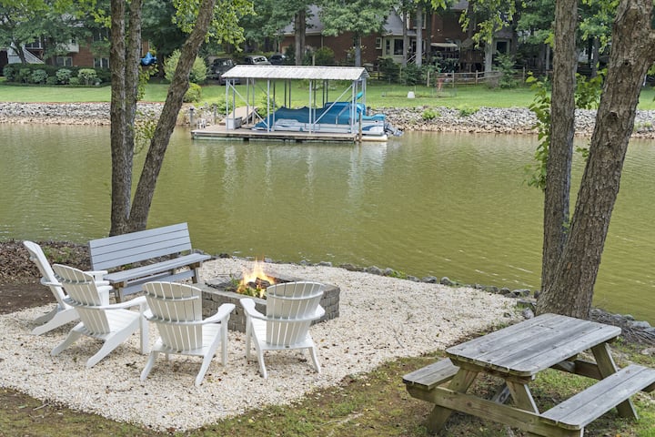 Lakefront Home With Hot Tub & Game Room - Lake Norman, NC