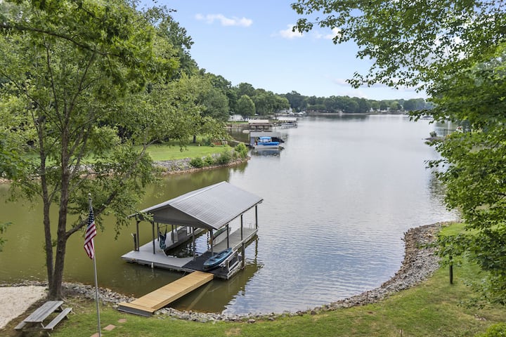 Lakefront Home With Hot Tub & Game Room - Denver, NC