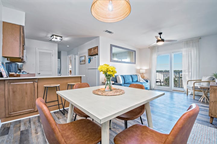Gulf Front 2 Bed ~ Heated Pool! - Gulf Shores, AL