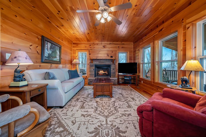 Spacious Mountain Retreat: 4br + Game Room - Tryon, NC