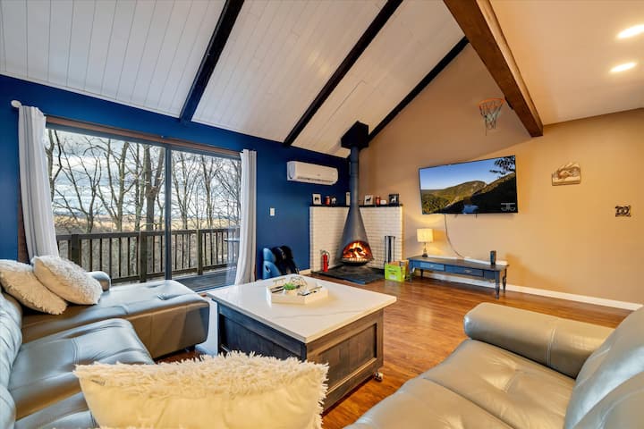 Ski On/off Camelback Townhouse Cozy, Indoor Pool - Tannersville, PA