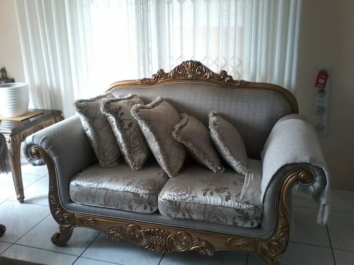 Newlands East Home With A Beautiful View - KwaMashu