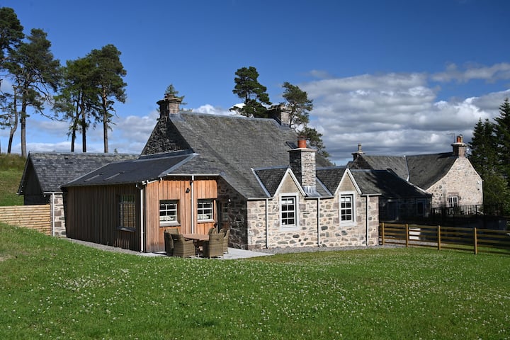 Logiealmond Estate - Coach House - Dunkeld