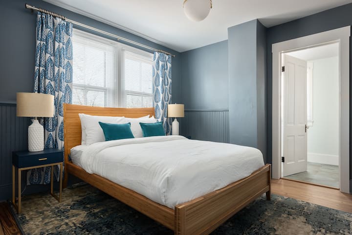 Grove Apartment | Lux 2 Bedroom Close To Downtown - Charlottesville, VA