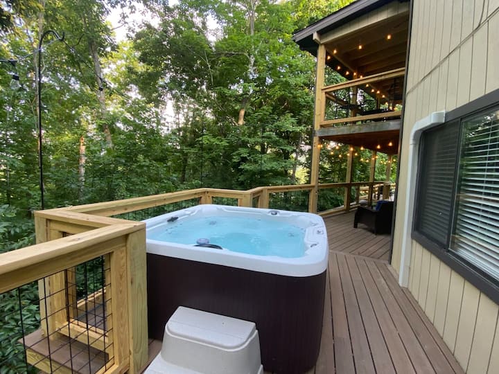 11 Beds*sleeps 14*near Dollywood/pkwy* Hot Tub! - Pigeon Forge, TN