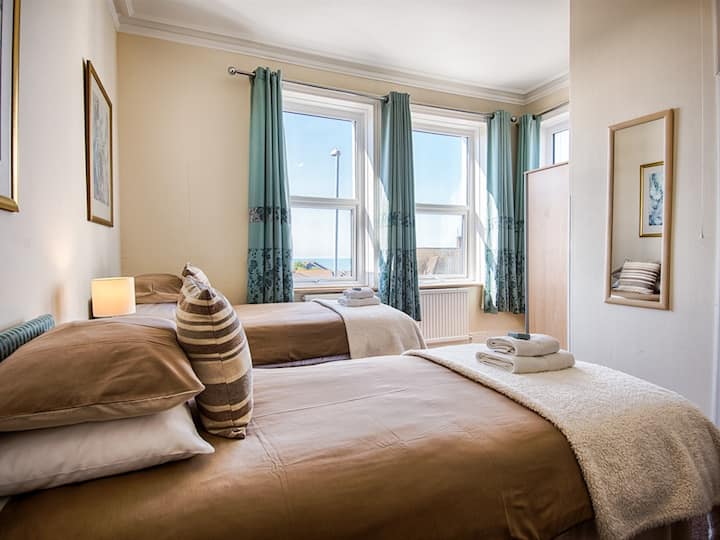 Economy Twin Ensuite With Shower With Sea View At - Seaford
