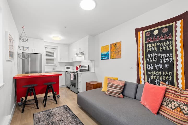 Stylish New 1br Coach House | Near Park - Vancouver, WA