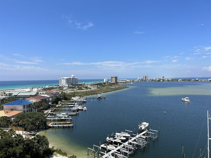 Views In Every Direction And Steps Away From Dinin - Gulf Breeze, FL