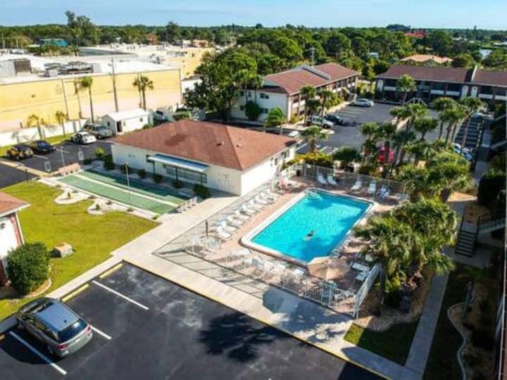 First Floor Condo-community Pool-2 Miles To Beach - Manasota Key, FL